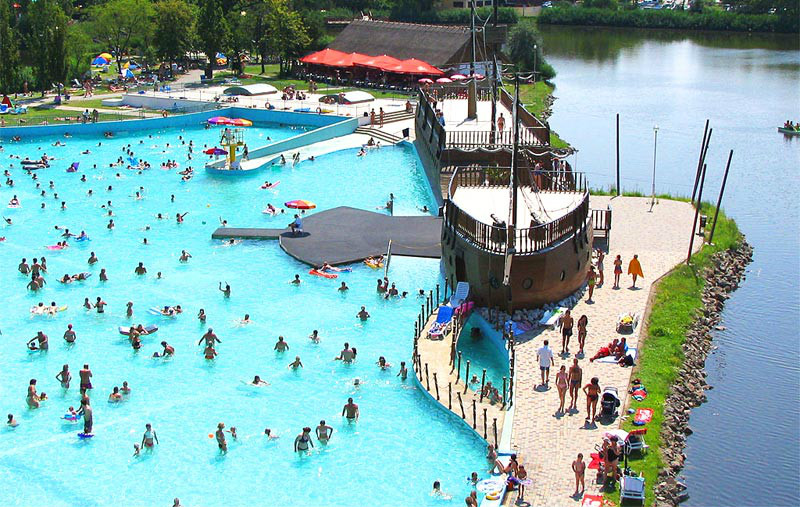 Parc acvatic AQUAPARK > tobogane apa, piscine, strand, bai termale, 190 ...